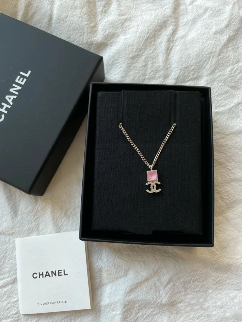 Top match Chanel Necklaces