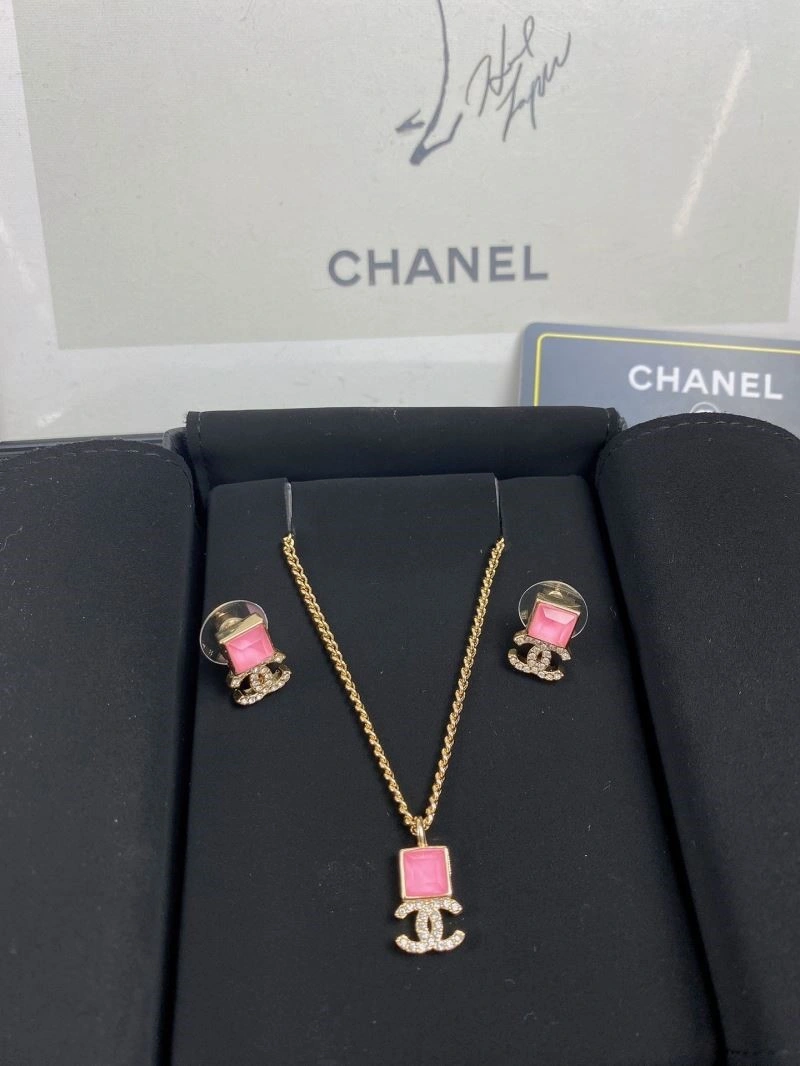 Top match Chanel Necklaces