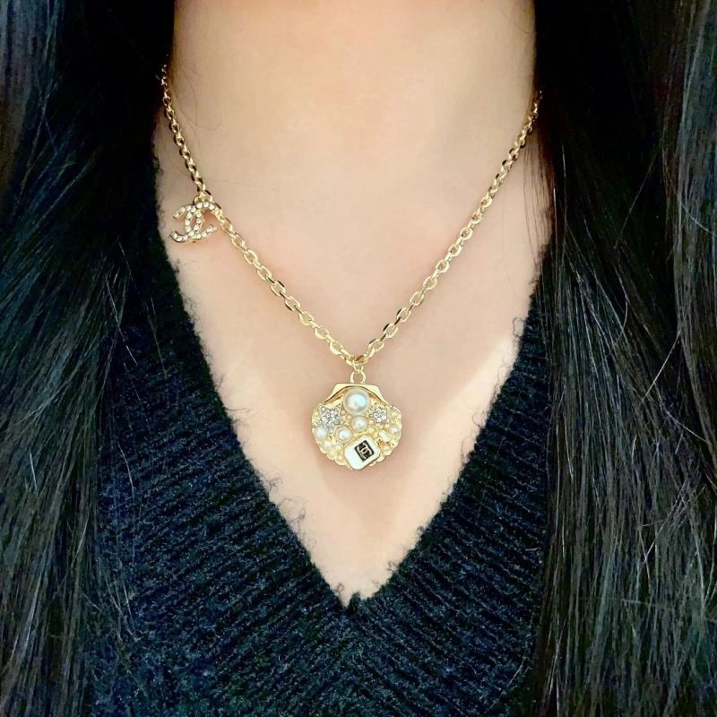 Top match Chanel Necklaces