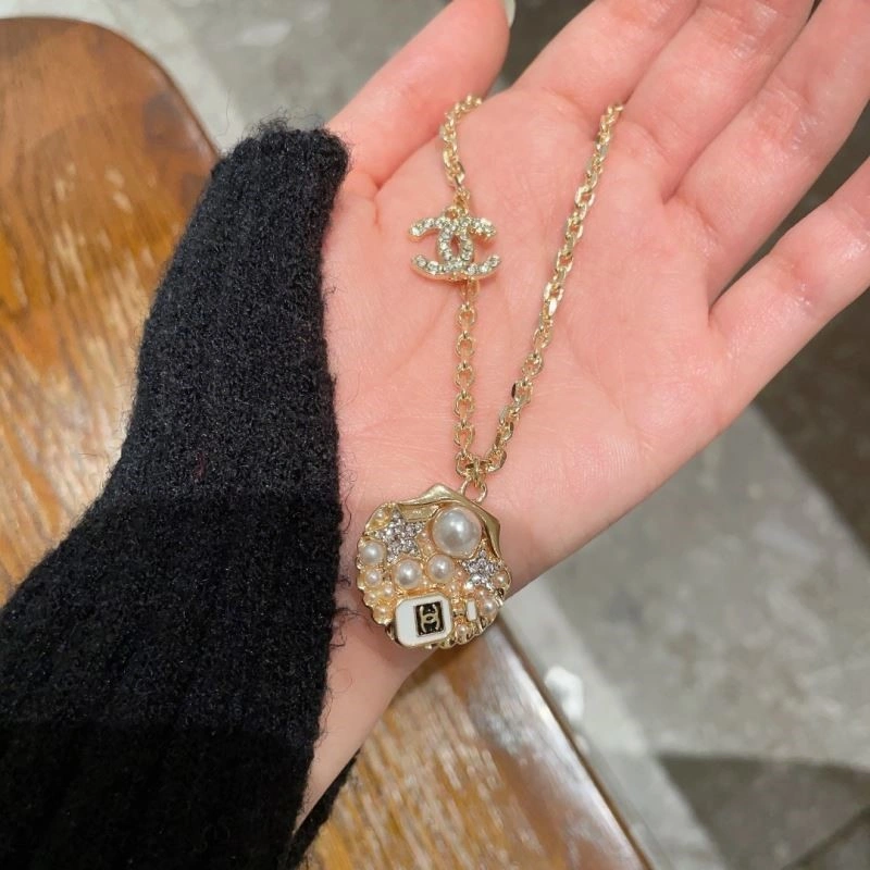 Top match Chanel Necklaces