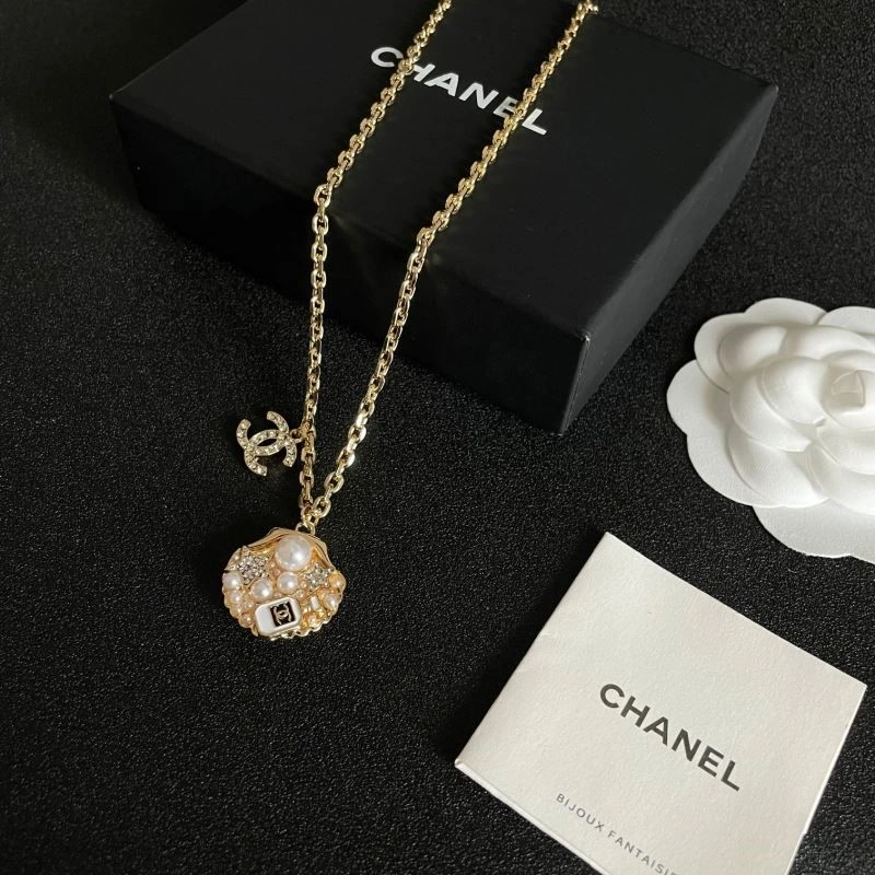 Top match Chanel Necklaces