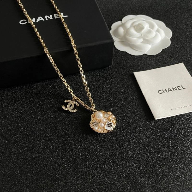Top match Chanel Necklaces