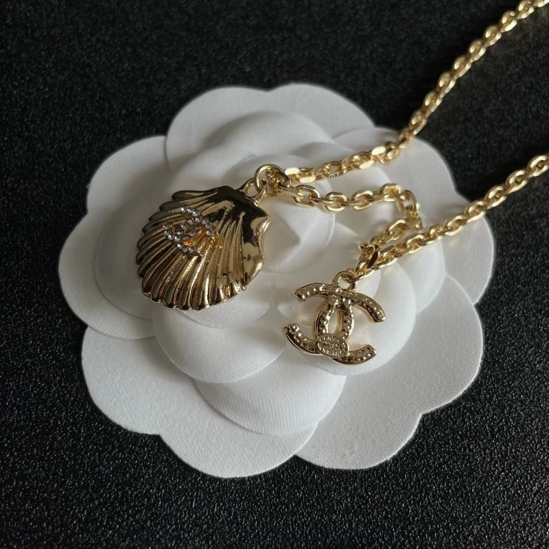 Top match Chanel Necklaces