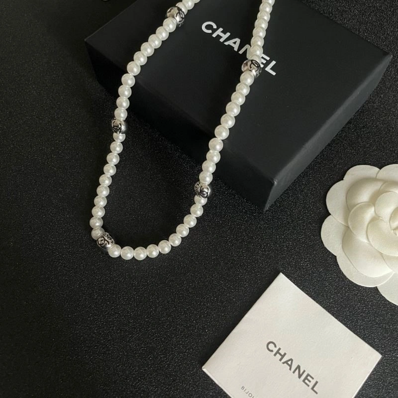 Top mirror Chanel Necklaces