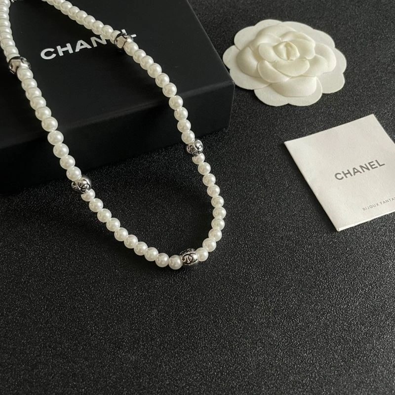 Top mirror Chanel Necklaces