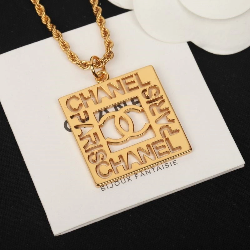 Top mirror Chanel Necklaces