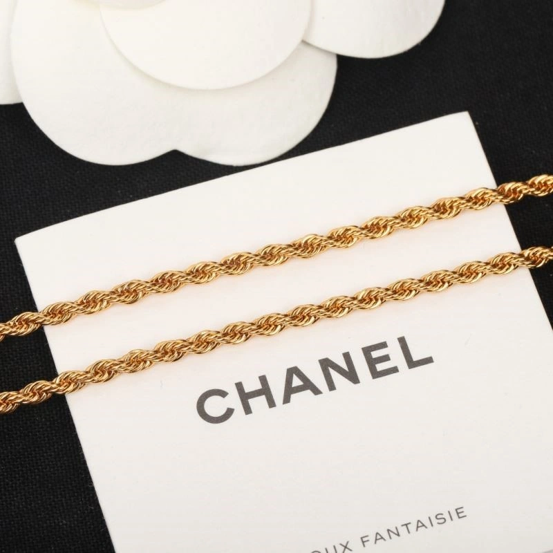 Top mirror Chanel Necklaces