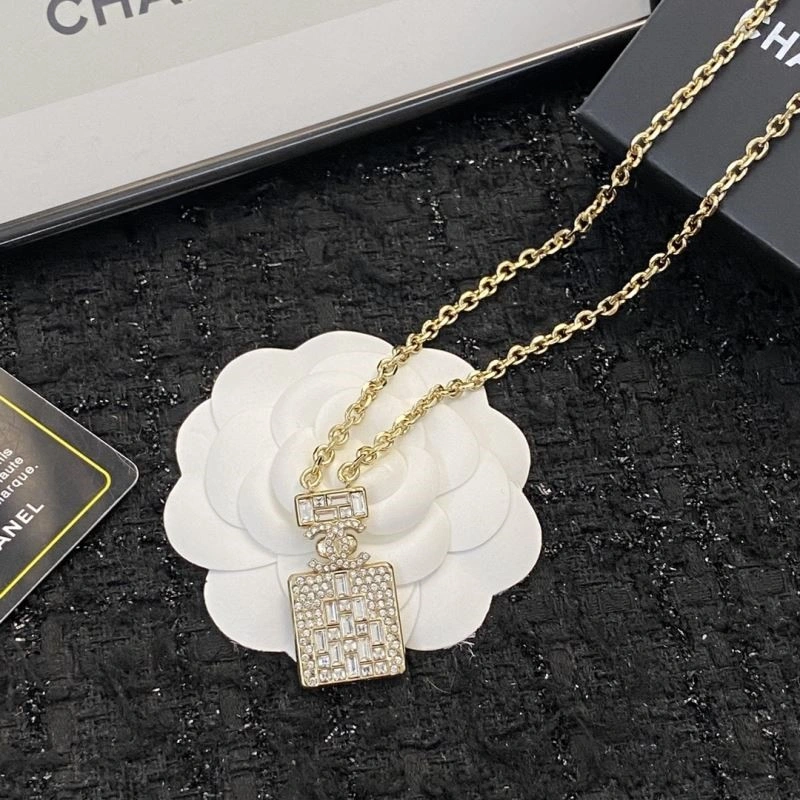 Top mirror Chanel Necklaces