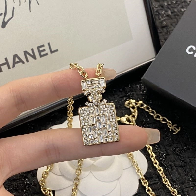Top mirror Chanel Necklaces