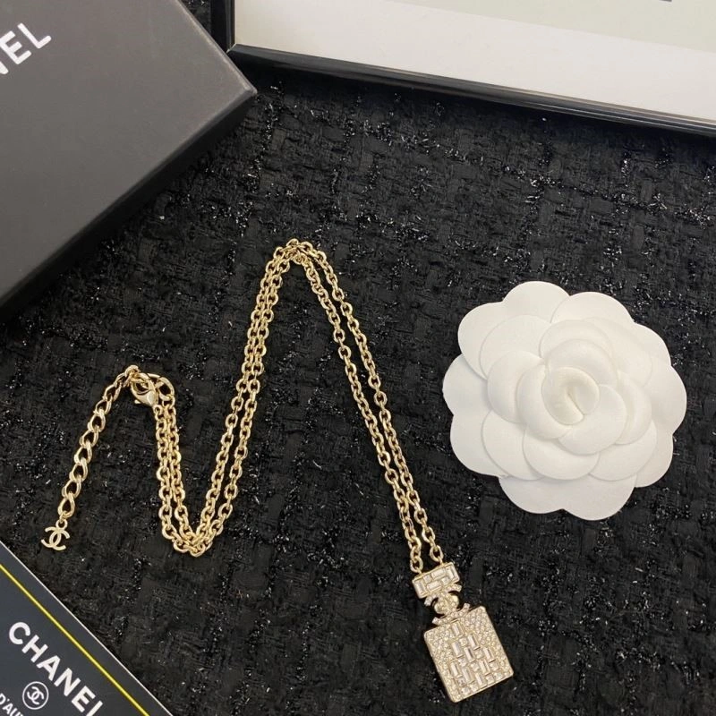 Top mirror Chanel Necklaces