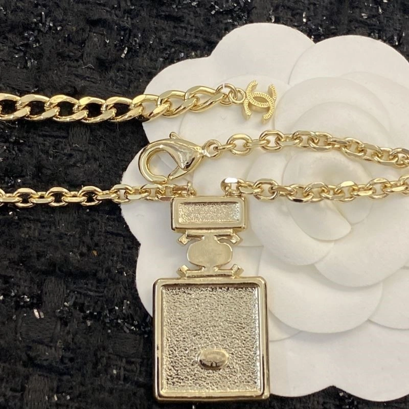 Top mirror Chanel Necklaces
