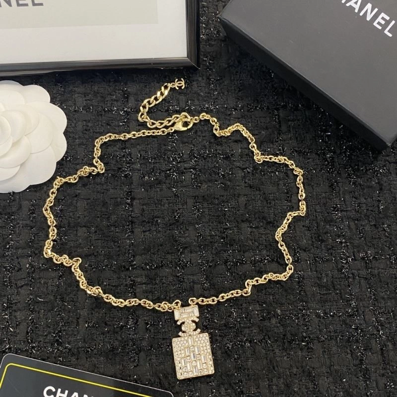 Top mirror Chanel Necklaces