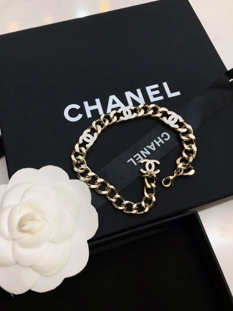 Top mirror Chanel Necklaces