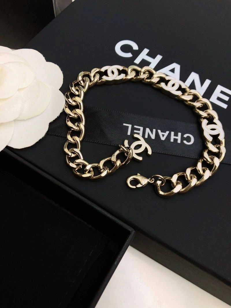 Top mirror Chanel Necklaces