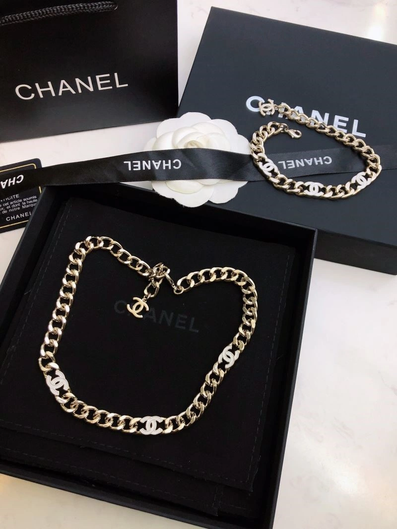 Top mirror Chanel Necklaces