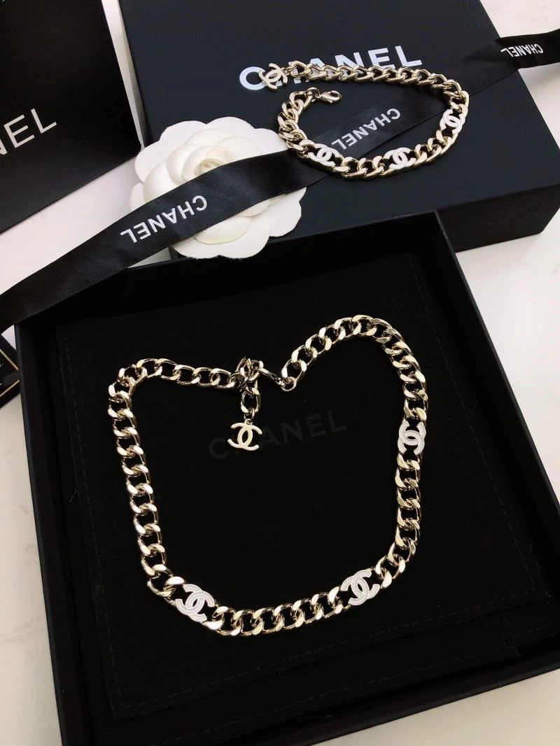 Top mirror Chanel Necklaces