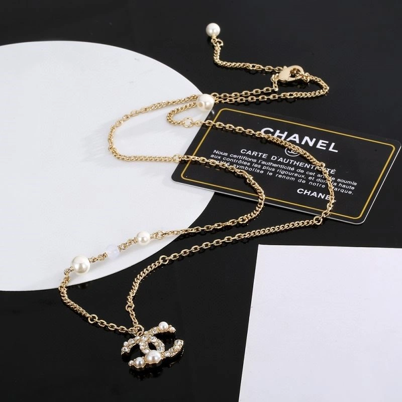 Top mirror Chanel Necklaces