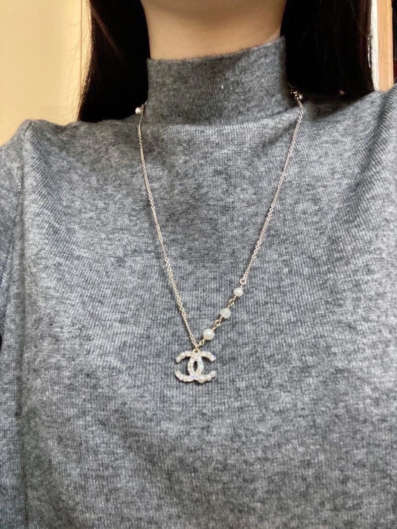 Top mirror Chanel Necklaces