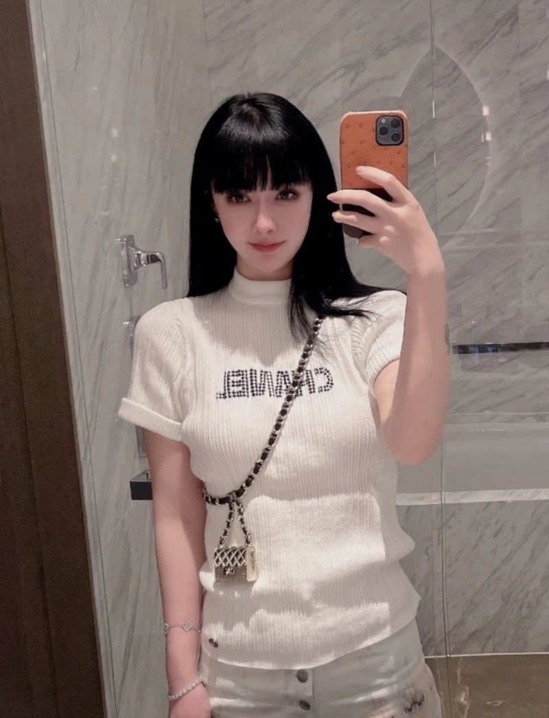 Indistinguishable Chanel Necklaces