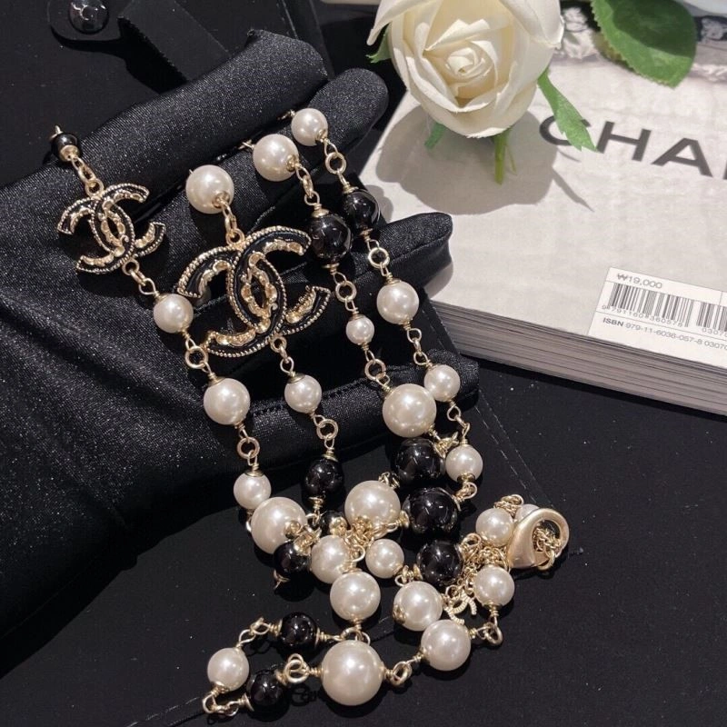 Top mirror Chanel Necklaces