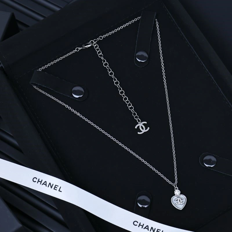 Accurate model Chanel Necklaces