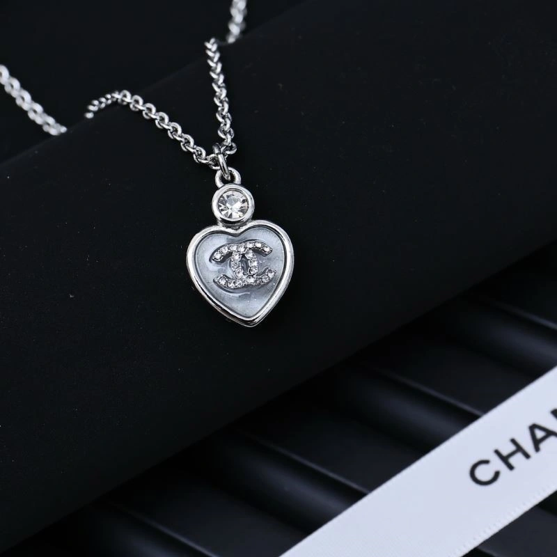 Accurate model Chanel Necklaces