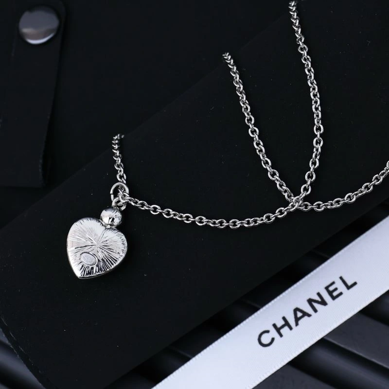 Accurate model Chanel Necklaces