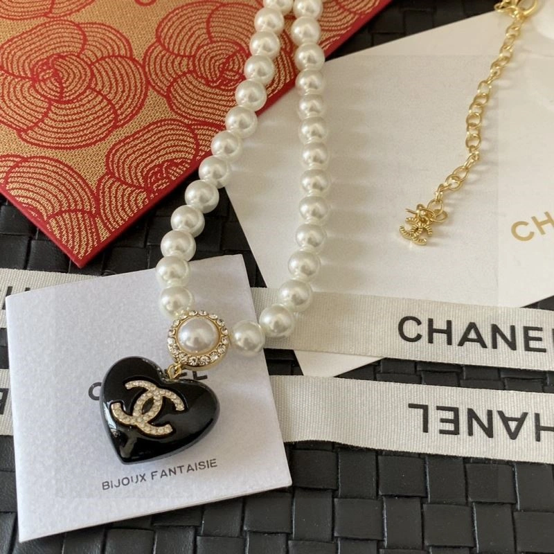 Top mirror Chanel Necklaces