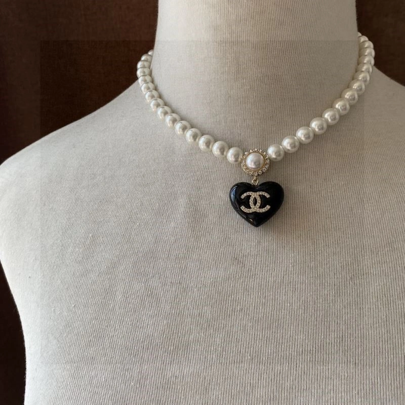 Top mirror Chanel Necklaces