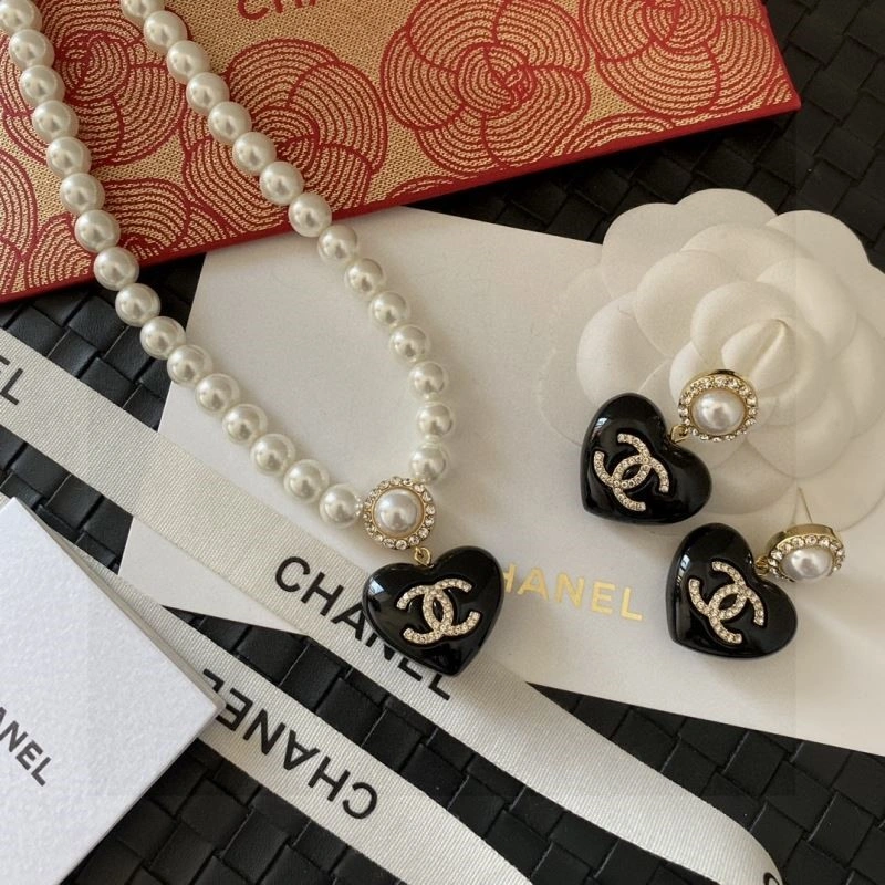 Top mirror Chanel Necklaces