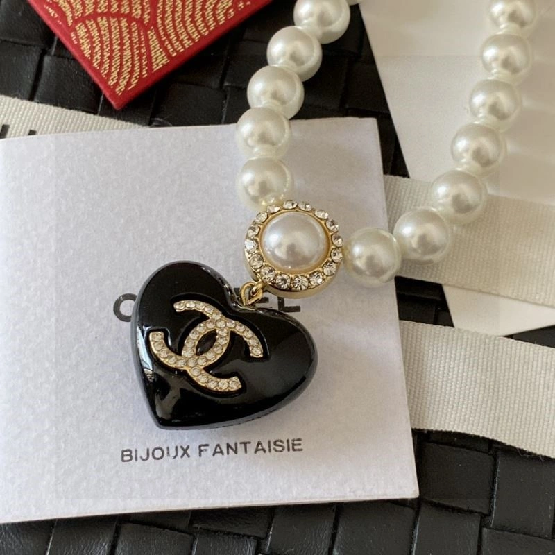 Top mirror Chanel Necklaces