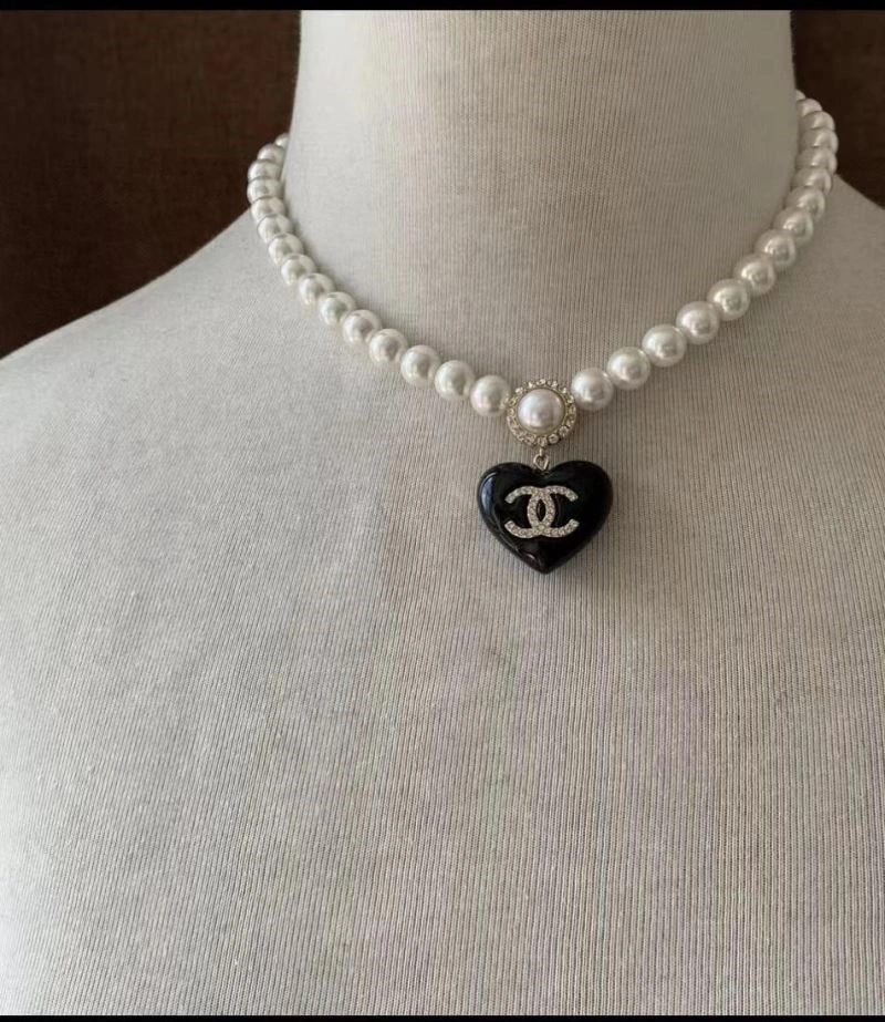 Top mirror Chanel Necklaces