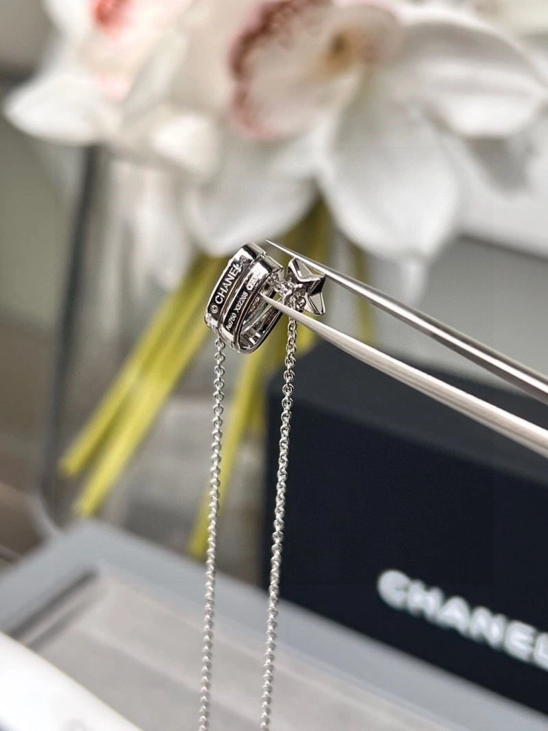 Indistinguishable Chanel Necklaces