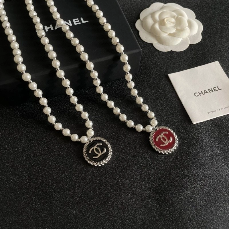 Top mirror Chanel Necklaces