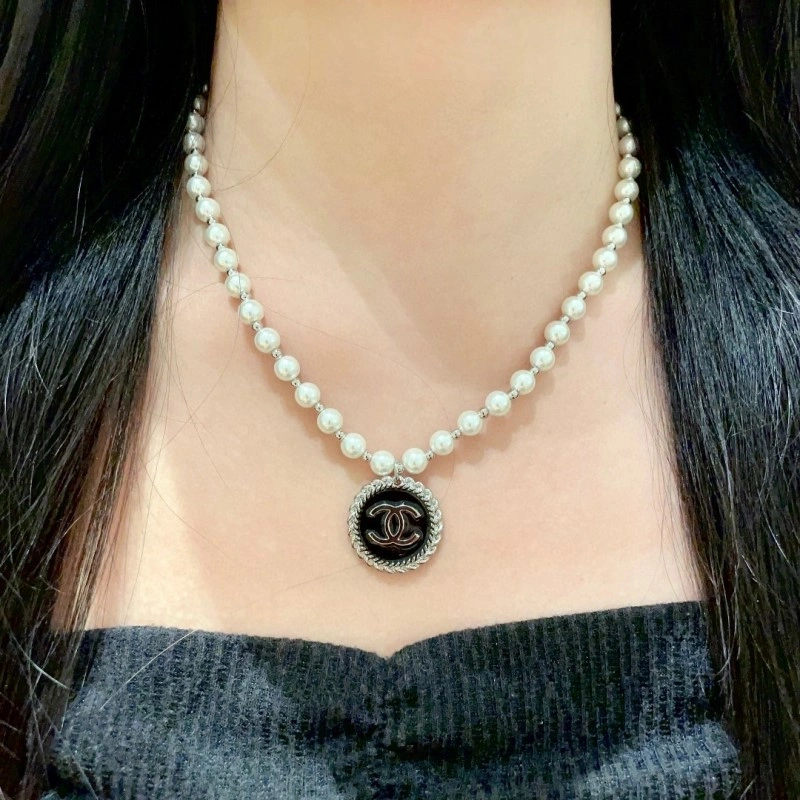 Top mirror Chanel Necklaces