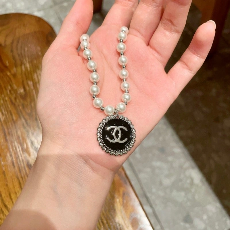 Top mirror Chanel Necklaces