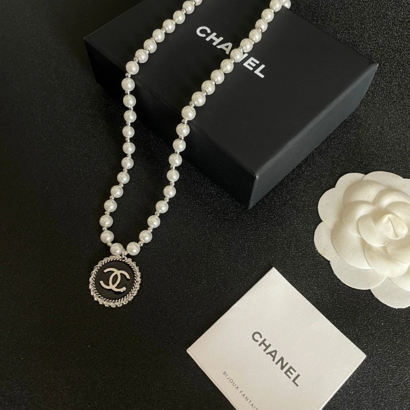 Top mirror Chanel Necklaces