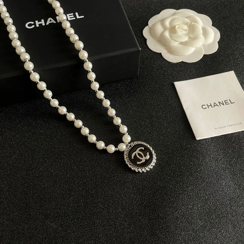 Top mirror Chanel Necklaces