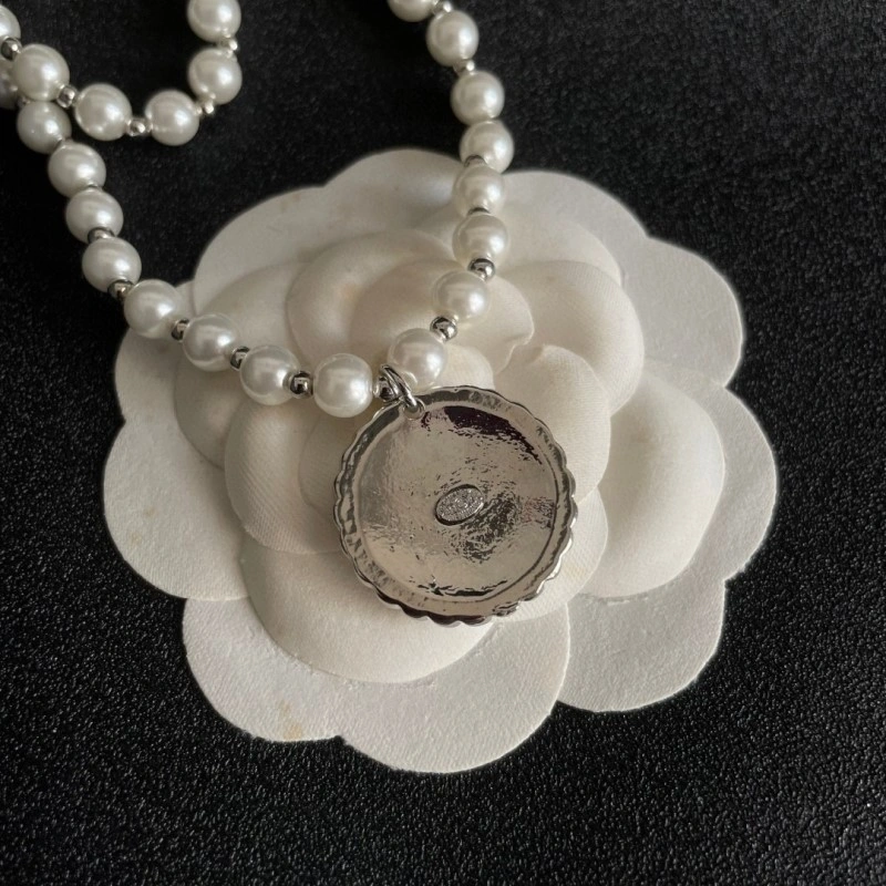 Top mirror Chanel Necklaces
