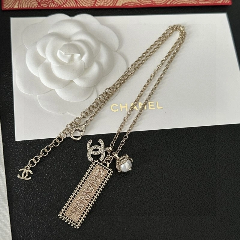 Top match Chanel Necklaces