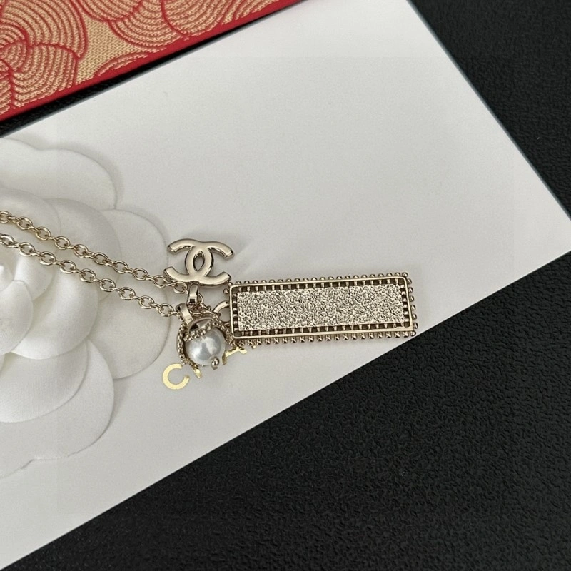 Top match Chanel Necklaces