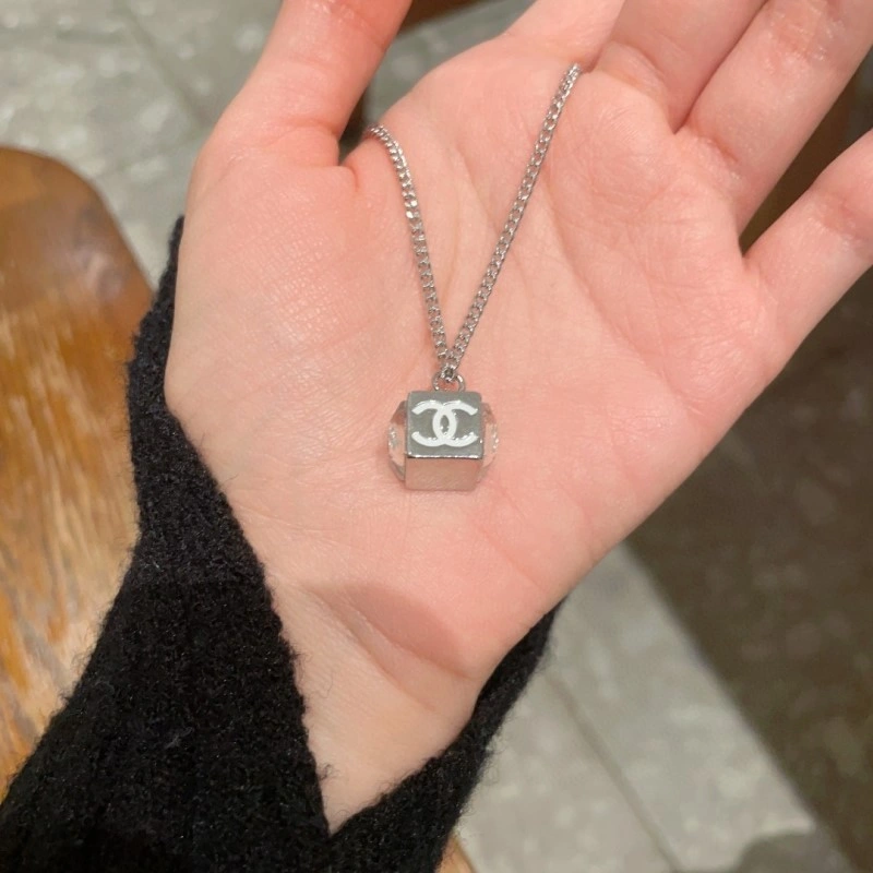 1:1 copy Chanel Necklaces