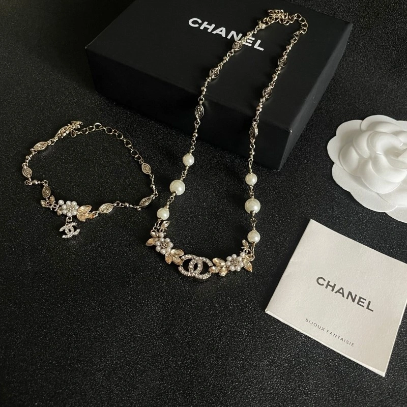 Top match Chanel Necklaces