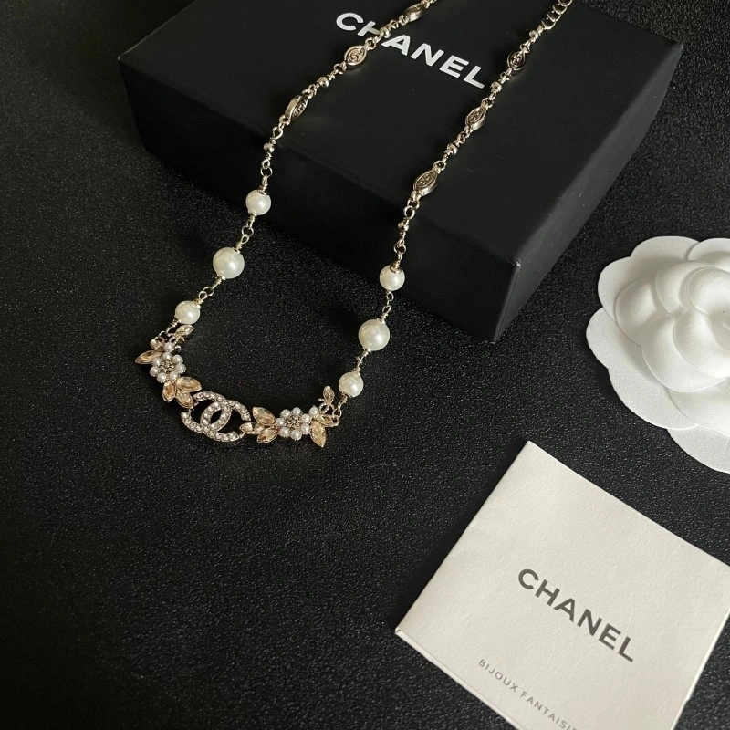 Top match Chanel Necklaces