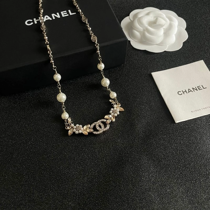 Top match Chanel Necklaces