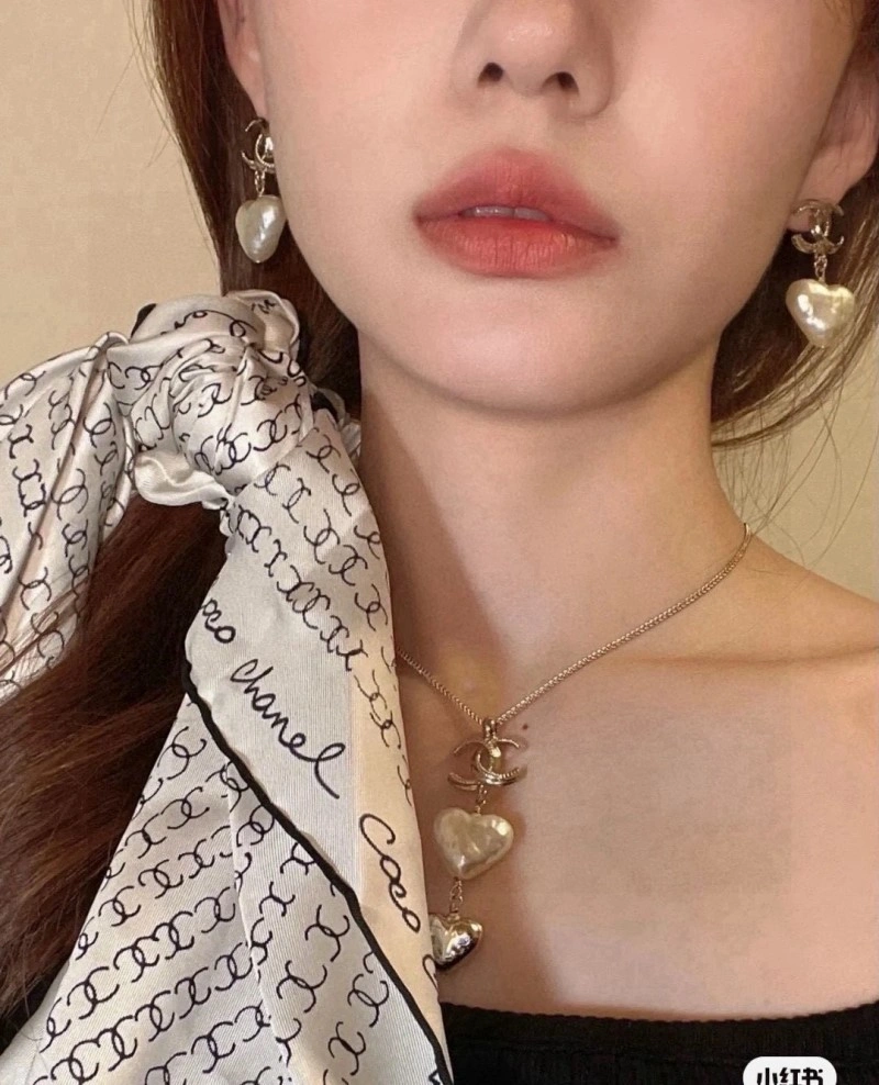 Low-cost Chanel Necklaces