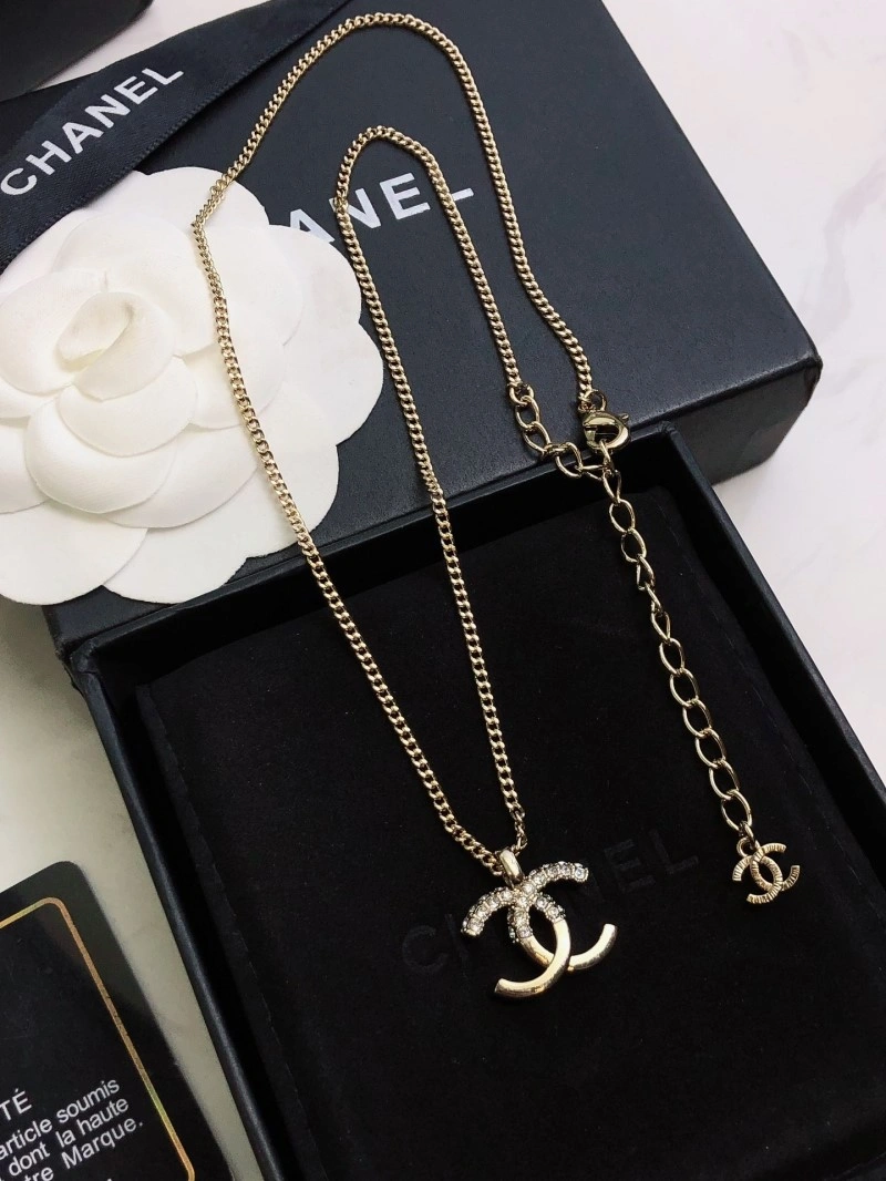 Top match Chanel Necklaces