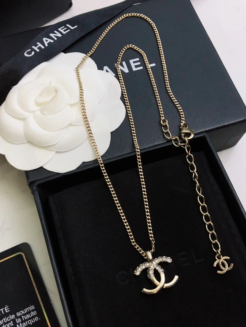 Top match Chanel Necklaces