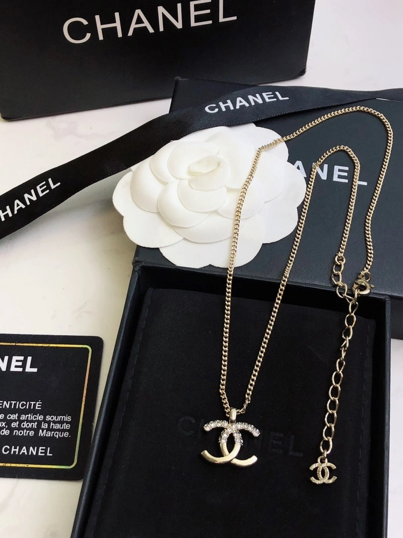 Top match Chanel Necklaces