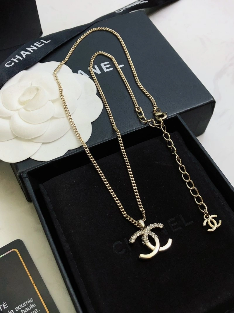 Top match Chanel Necklaces
